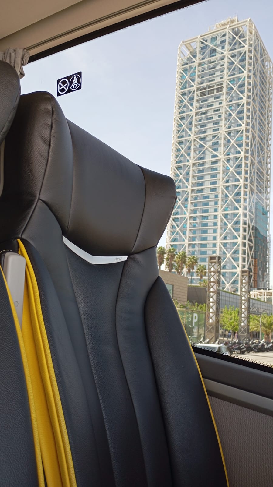 Explora Barcelona en el Exclusivo Bus Irizar i8 de GilsanBus: Un Viaje ...