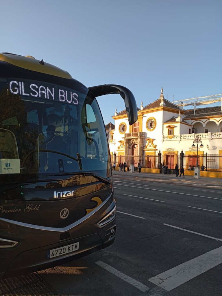 Descubre La Maestranza de Sevilla en el Exclusivo Bus Irizar i8 de ...
